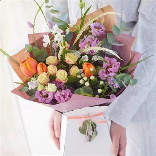 A Trending Spring Gift Box