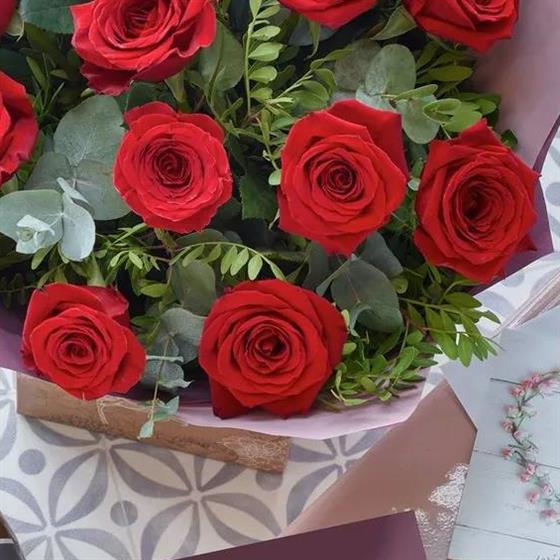 Dozen Large Red Roses Gift Set